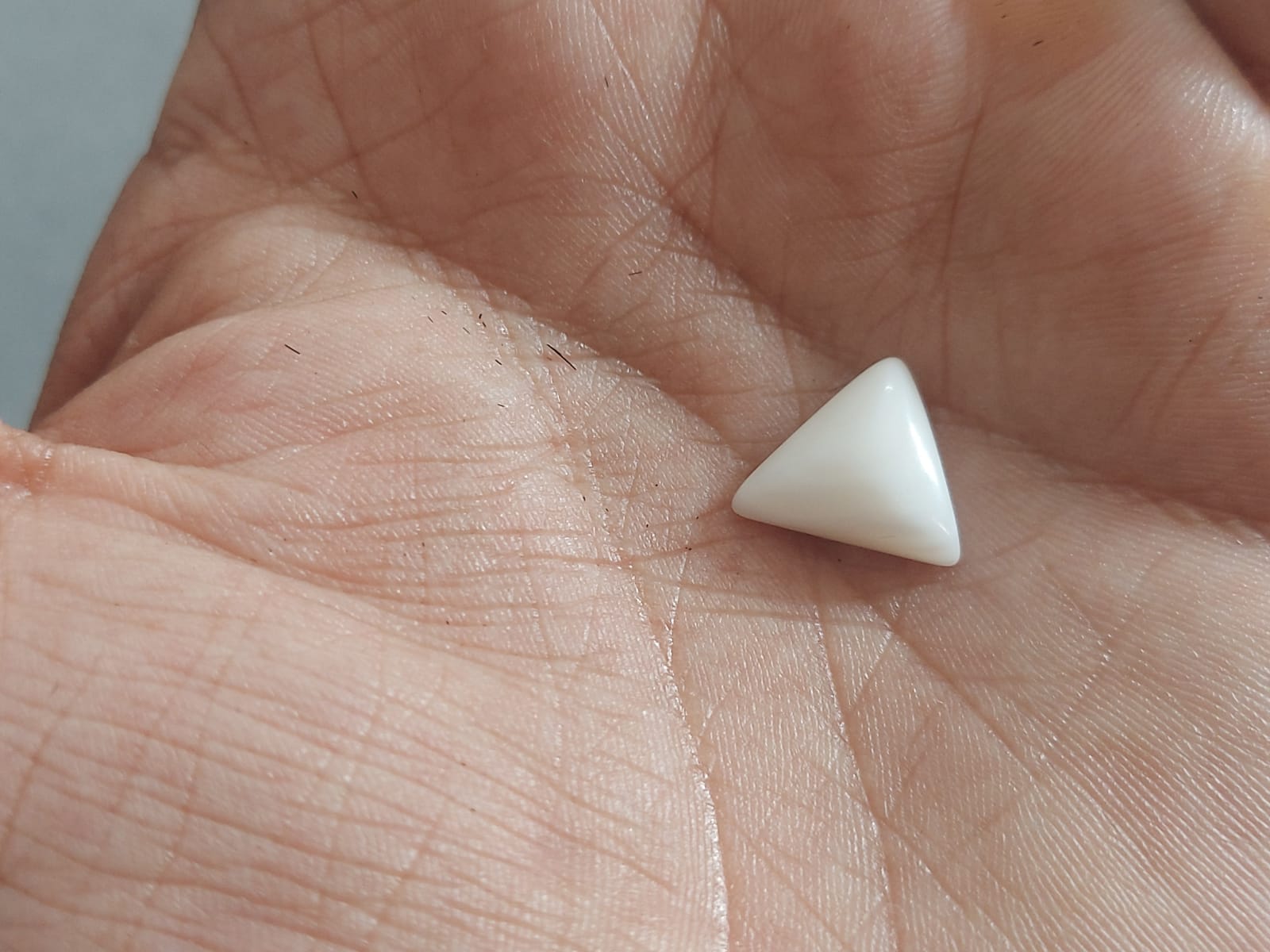 White Coral Stone | Safed Mooonga | Triangle | 6 Ratti | With Certific ...